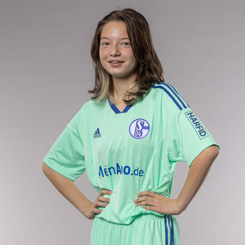 Lara Nil Becker