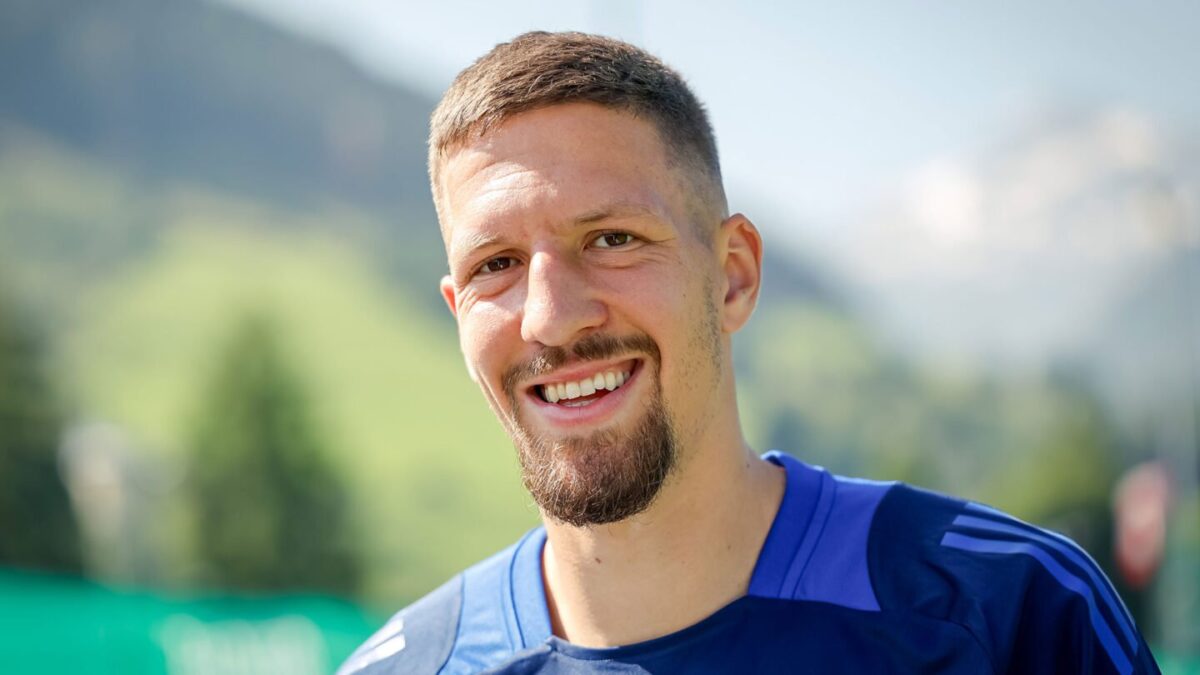 Adrian Gantenbein: Trying my hardest to impress the coach - Fußball