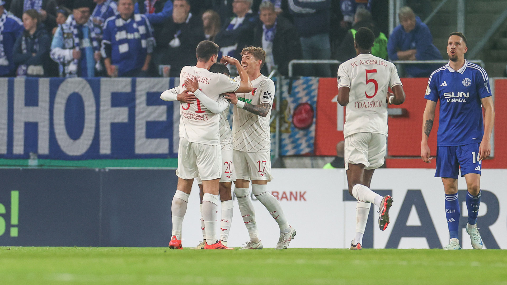 S04 eliminated from DFB-Pokal against Augsburg - Fußball