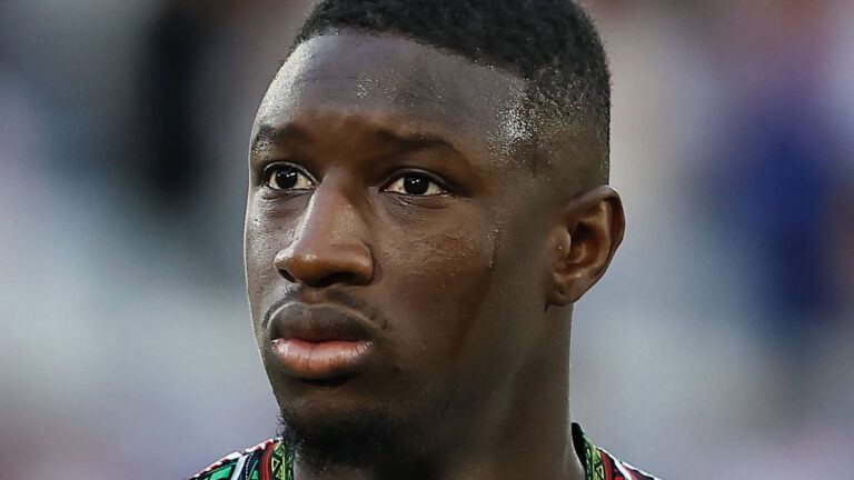 Ibrahima Cissé celebrates 6-0 win on Mali debut - Fußball