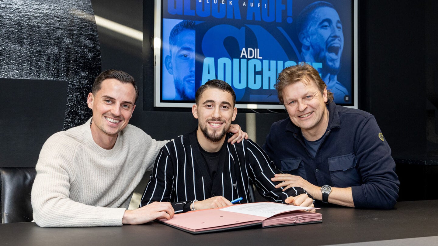 Midfielder Adil Aouchiche joins FC Schalke 04 - Fußball