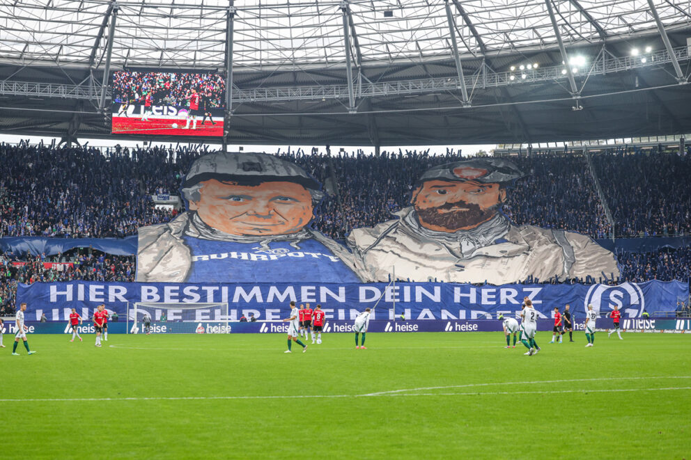 Knappenkids werden in Hannover Teil der Schalker Choreo - Knappenkids - Schalke 04